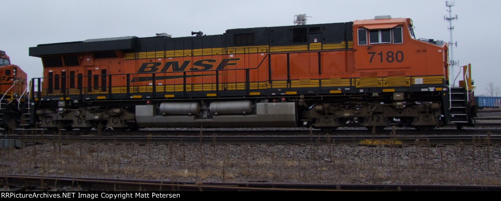 BNSF 7180